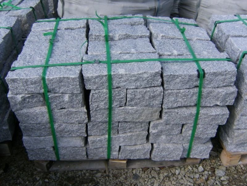 Gulv og Granit - Trægulv, basalt belægning og replicaer af div. udstyr